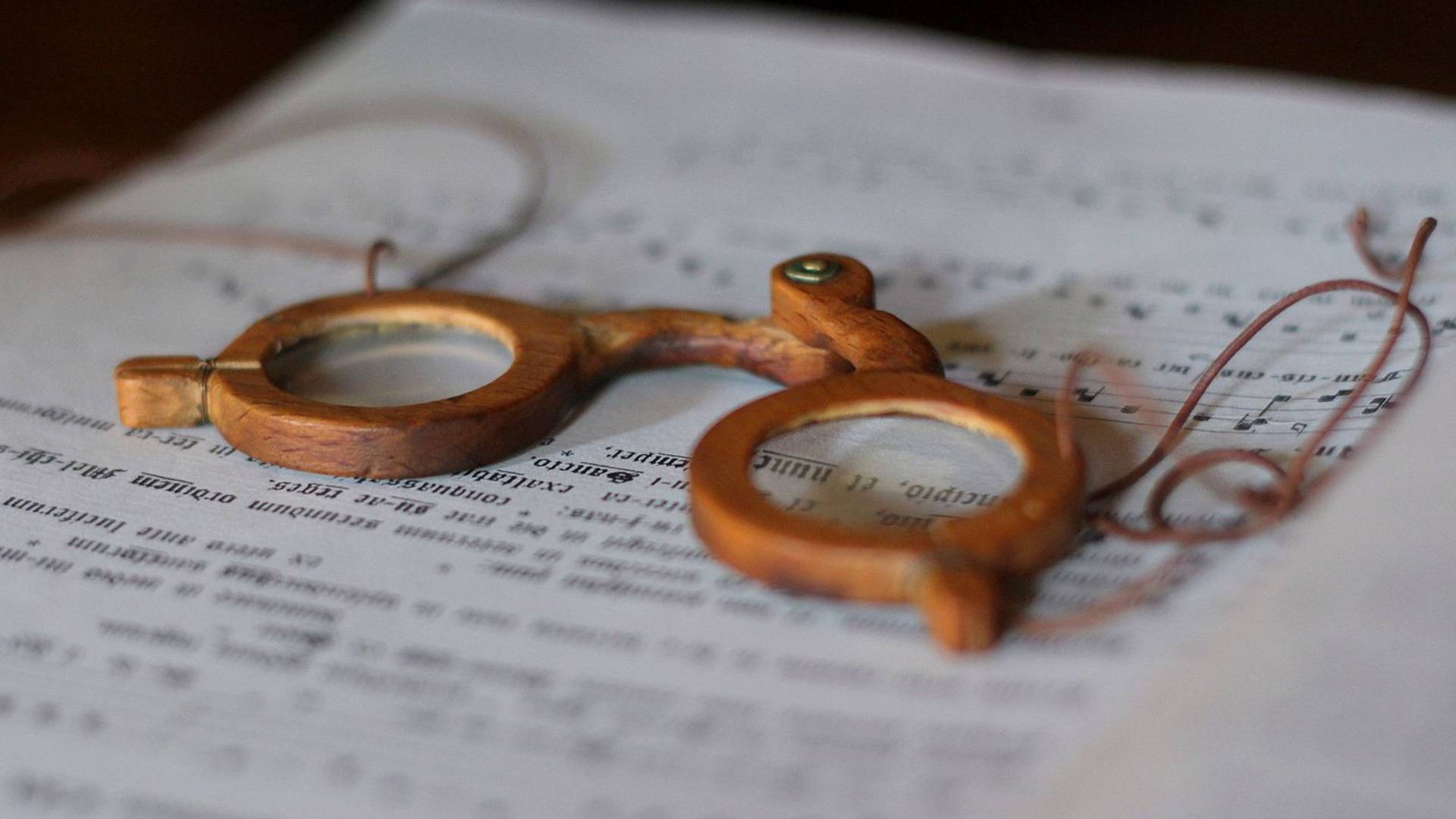 ¿Quién inventó las gafas? El origen de los anteojos » Conociendo Mas ...